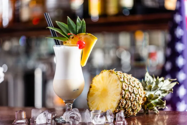 Piña Colada: Coquetel Refrescante de Abacaxi
