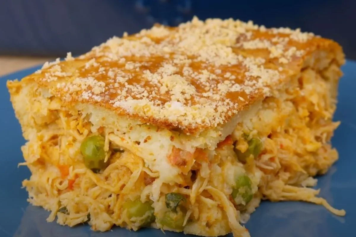 Torta de frango de liquidificador simples e fácil de fazer