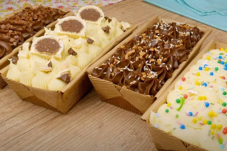 Bolo Caseirinho com Cobertura de Brigadeiro - Bolo Dois Amores