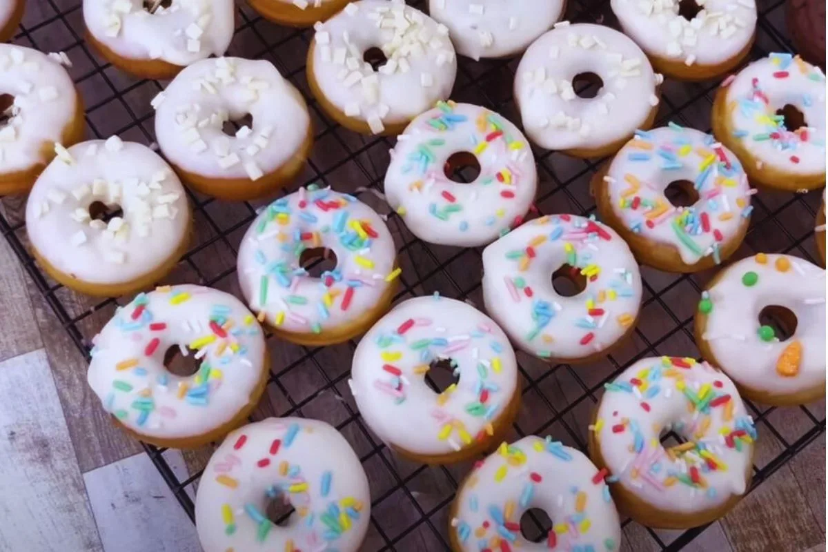 Receita Mini Cake Donuts - Massa para você assar na máquina