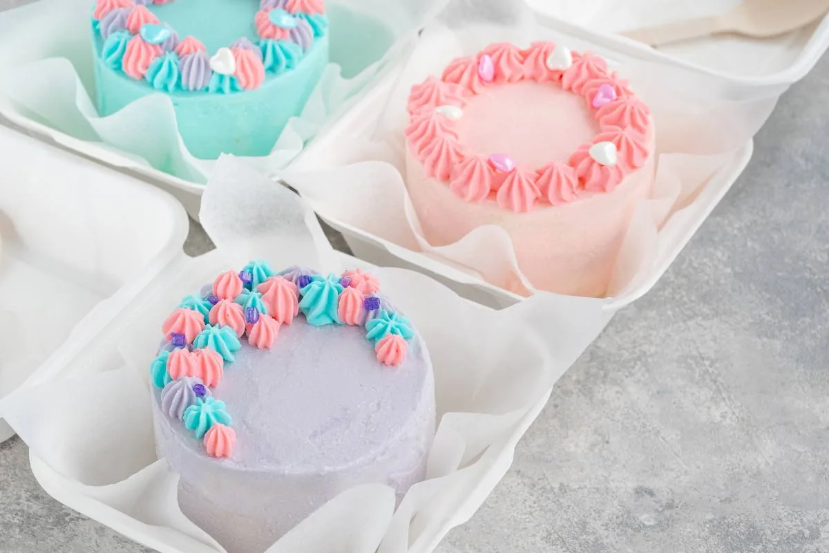 Aprenda a Fazer Mini Cakes com Cobertura de Chantininho