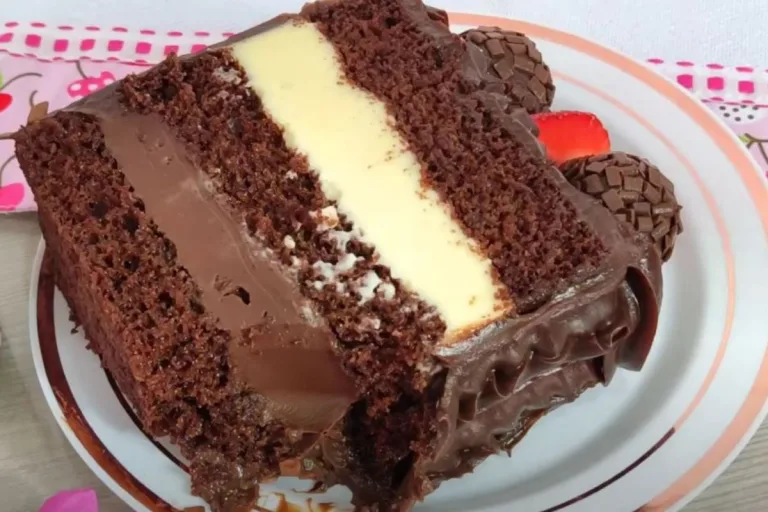Bolo de Chocolate com Recheio Duplo de Ganache