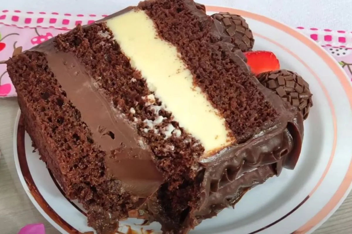 Bolo de Chocolate com Recheio Duplo de Ganache