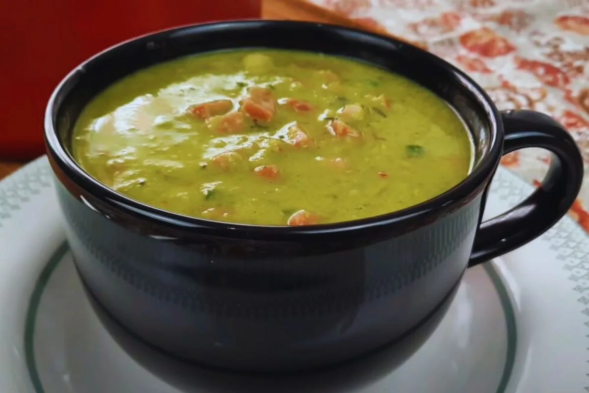 Sopa de Ervilha com Calabresa e Bacon