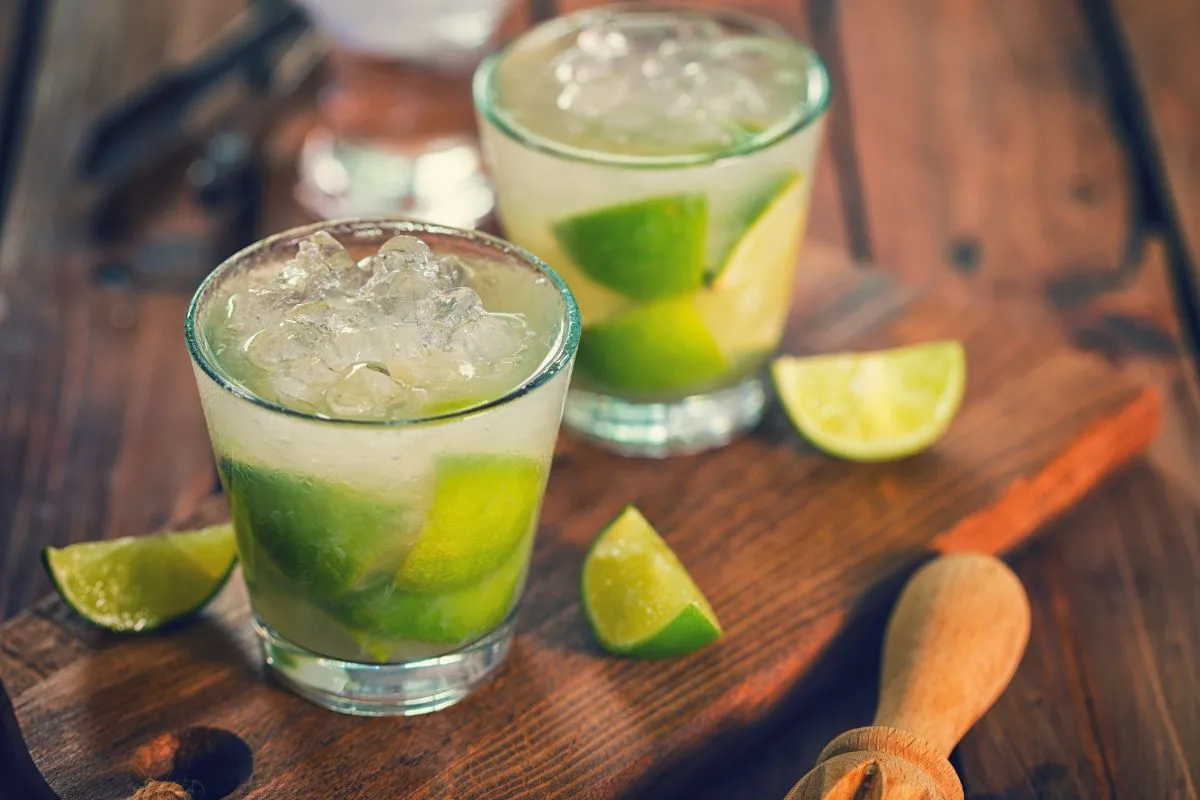 Como fazer Caipirinha de Limão