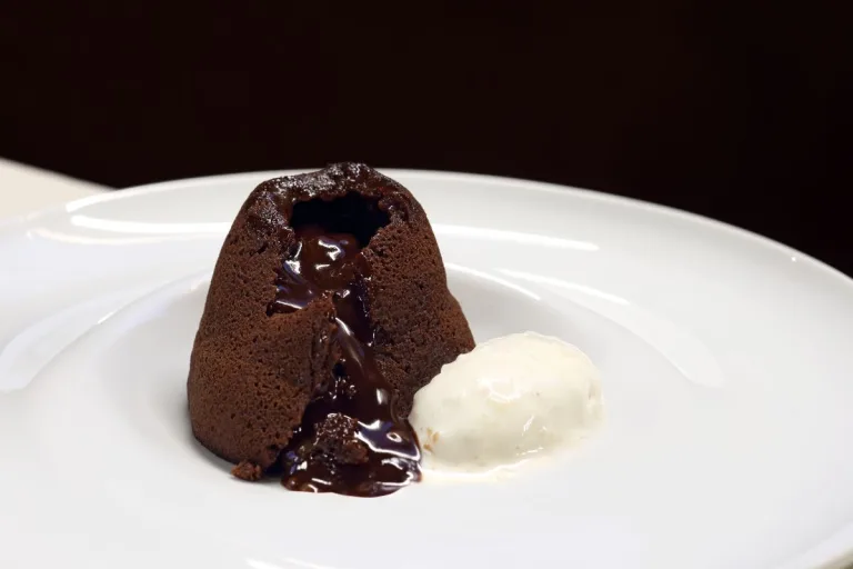 Petit Gateau: Receita Fácil e Rápida com Chocolate Meio Amargo