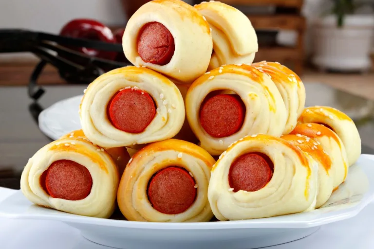 Como fazer enroladinho de salsicha fácil e gostoso Como fazer enroladinho de salsicha fácil e gostoso