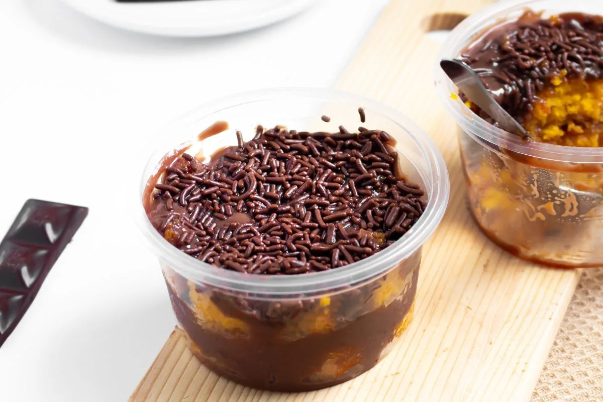 Bolo no Pote de Cenoura com Brigadeiro - Blog Receita Certa