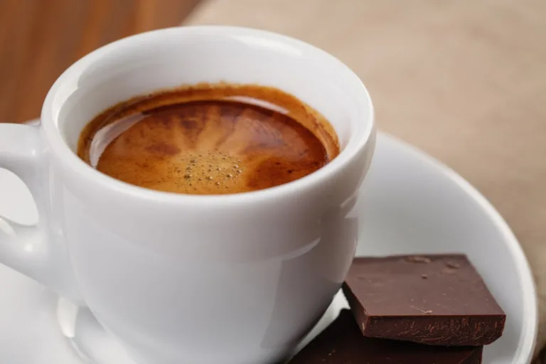 Faça café com chocolate em pó! Rápido, simples e delicioso